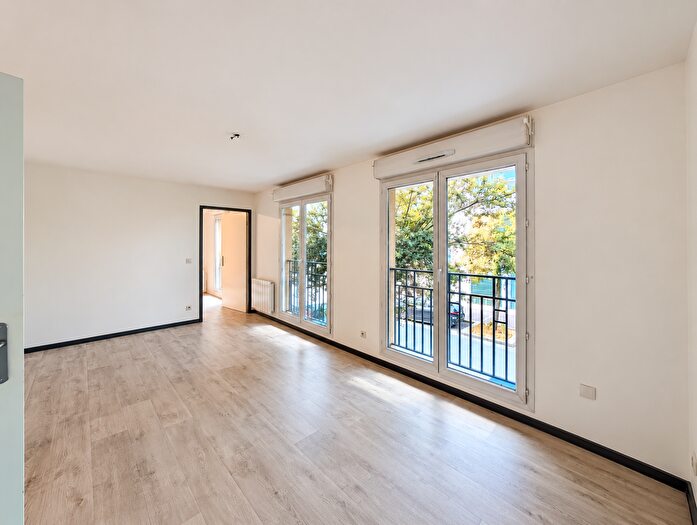 Le Bourget, Gare, Zone d'activités du Commandant Rolland : Appartement 2 pièces à vendre