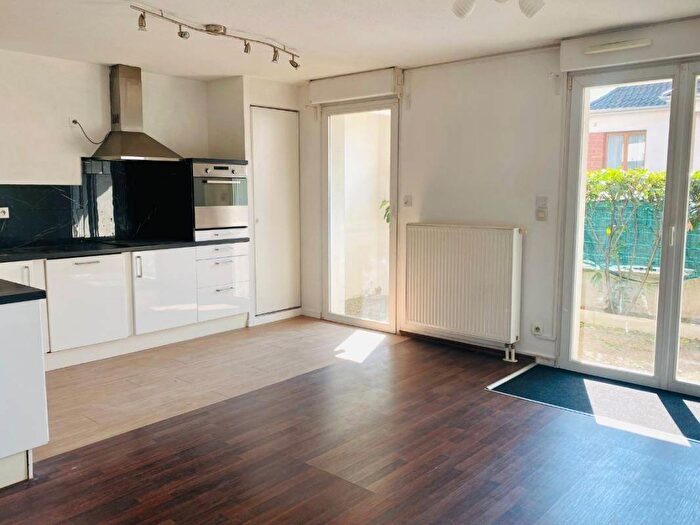 Appartement à louer - Clausenhof-Les Pins-Musau, Haguenau - 3 pièces - 2 chambres