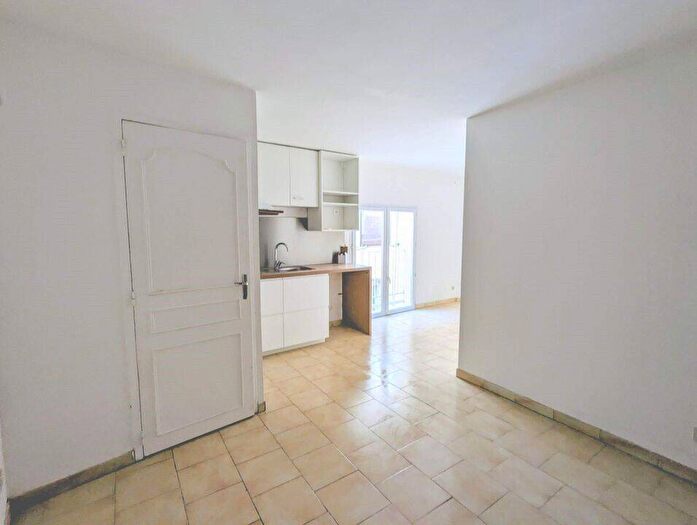 Nevons-route dApt, LIsle-sur-la-Sorgue - Appartement 2 pièces à louer