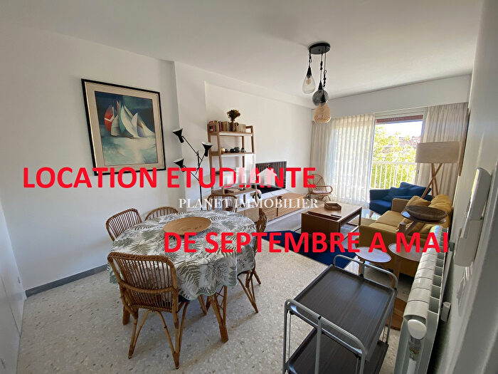 Appartement à louer - Antibes, Juan-les-Pins, Le Cap - 4 pièces - 3 chambres