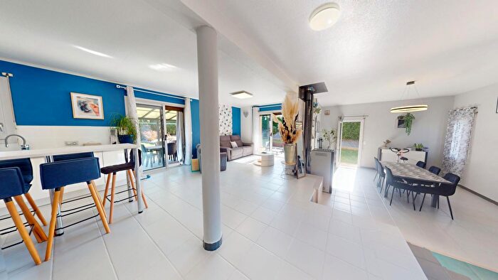 Maison à vendre - Pont-de-Salars - 5 pièces - 4 chambres