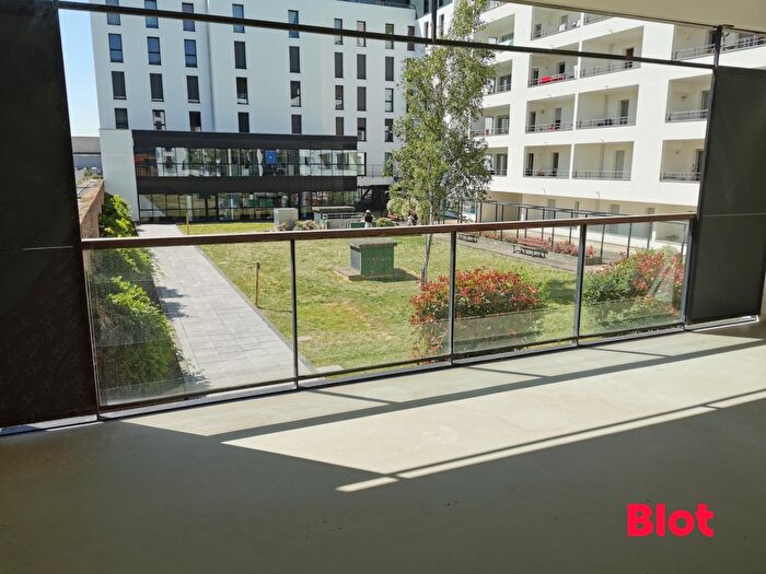 Appartement 4 pièces à louer à Quartiers Centre, Saint-Hélier, Gare