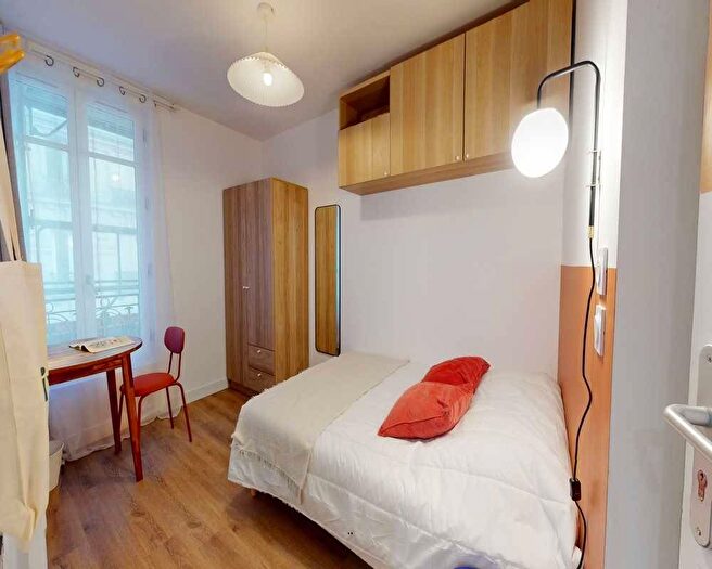 Appartement à louer - Faubourg du Temple-Hôpital Saint Louis, Paris ème arrondissement - 9 pièces - 9 chambres