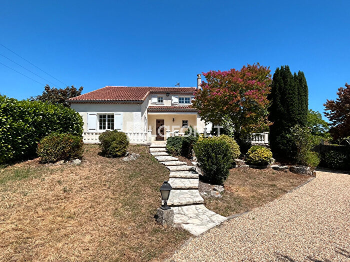 Maison à louer - Segonzac - 6 pièces - 5 chambres