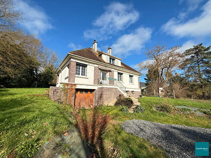 Maison à vendre - Clécy - 7 pièces - 5 chambres