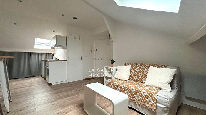 Appartement à louer - Carnot Gambetta, Suresnes - 1 pièce