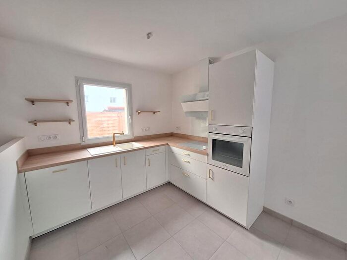 Maison à louer - Quartiers Sud-Est, Francisco Ferrer - 5 pièces