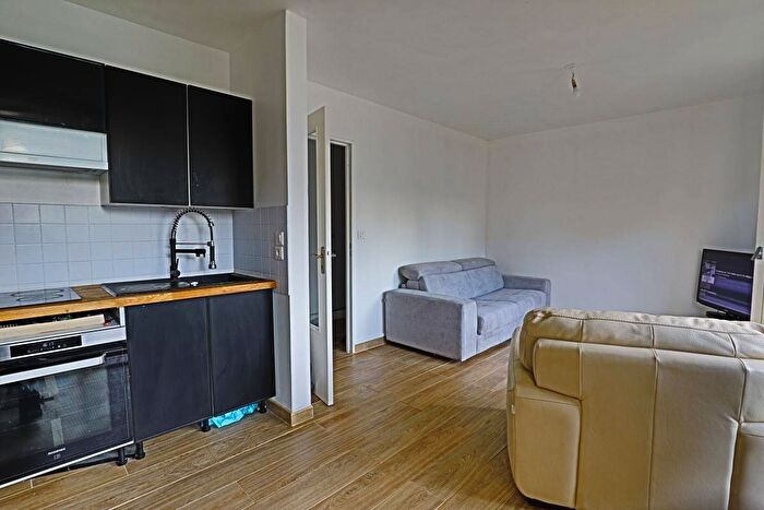 Appartement à louer - Nord, Chambourcy - 1 pièce