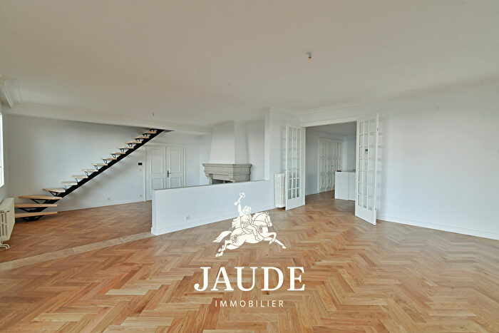 Appartement à vendre - Royat - 5 pièces - 3 chambres