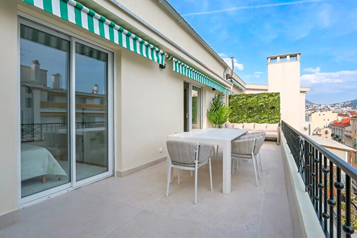 Appartement 3 pièces à vendre à Nice, Carré dor