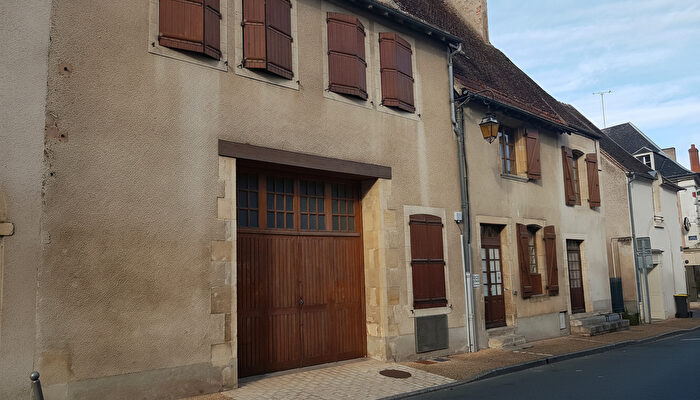 Maison 8 pièces à Saint-Amand-Montrond, à vendre