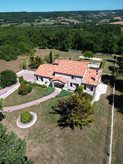 Hautefage-la-Tour : Maison 6 pièces à vendre