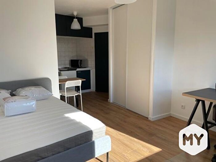 Appartement à louer - Clermont-Ferrand, Delille, Cathédrale, La Gare - 1 pièce