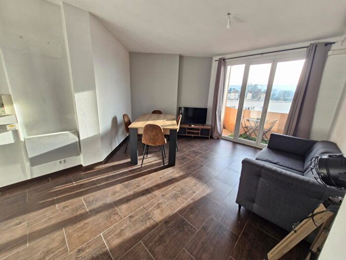 Appartement 3 pièces à louer - Bourgoin-Jallieu, Libération, Barbusse