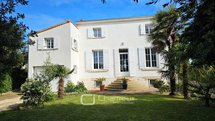 Vaux-sur-Mer : Maison 10 pièces à vendre
