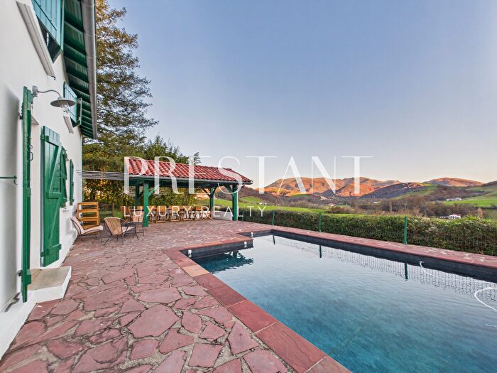 Maison à vendre - Itxassou - 11 pièces - 7 chambres