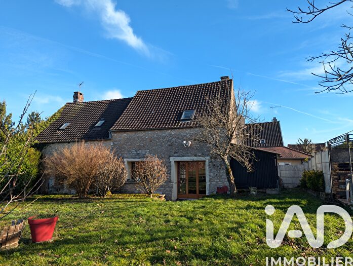 Maison à vendre - Lichères-près-Aigremont - 6 pièces - 4 chambres