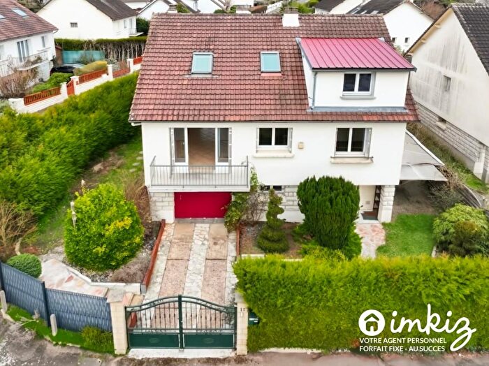 Maison à vendre - Saint-Arnoult-en-Yvelines - 8 pièces - 7 chambres