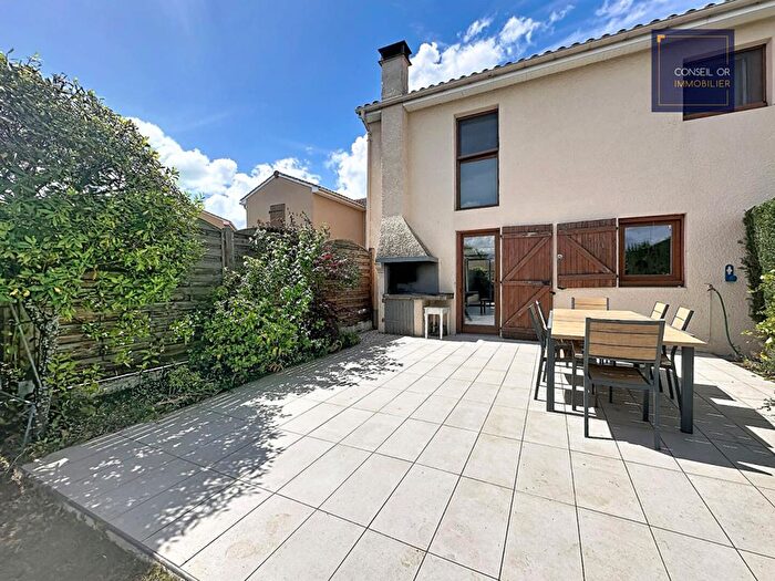 Maison 4 pièces à Saint-Genis-Laval, Barolles, à vendre