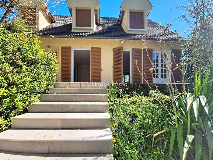 Maison 8 pièces à vendre à Saint-Chéron