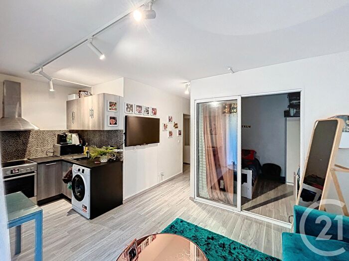 Maisons à vendre et appartements à louer - 1