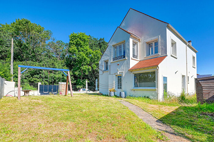 Maison à vendre - Saint-Cyr-lécole, Hôtel de ville - 6 pièces - 5 chambres