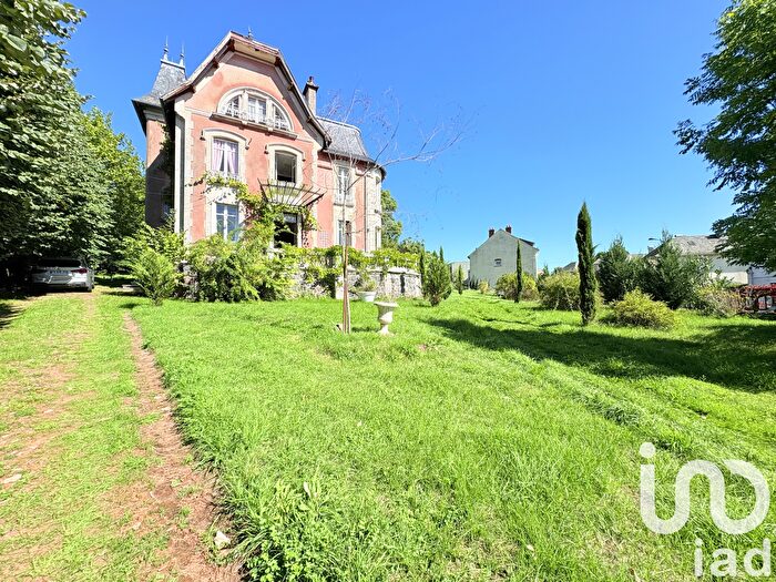 Maison à vendre - Mauriac - 9 pièces - 6 chambres