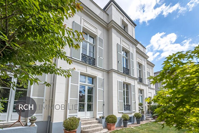 Maison à vendre - Montfort-lAmaury - 10 pièces - 6 chambres
