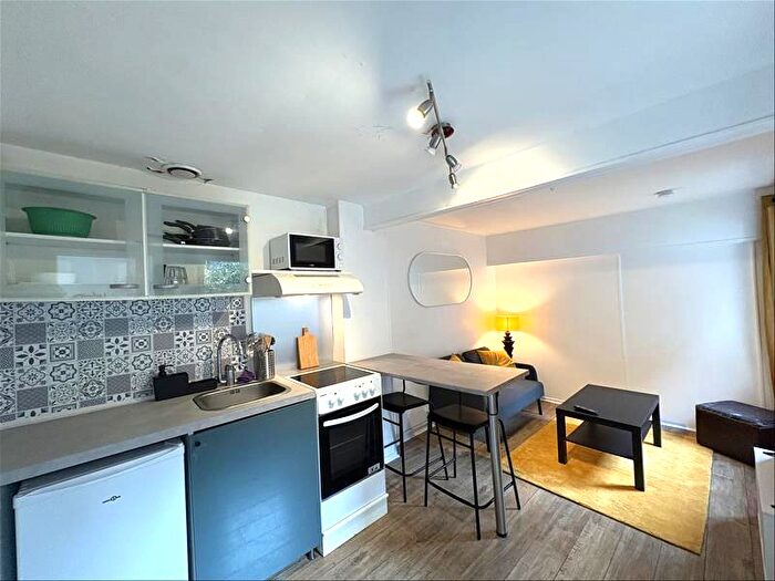 Appartement à louer - Rouen, Saint-Marc, Croix de Pierre, Saint-Nicaise - 2 pièces - 1 chambre