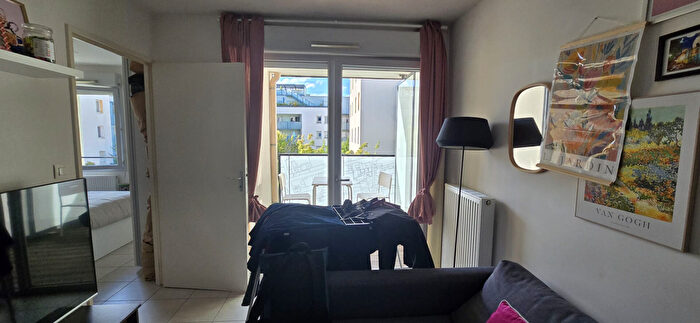 Vénissieux, Joliot Curie : Appartement 2 pièces à louer