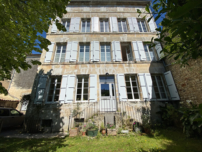 Maison à vendre - Châteauneuf-sur-Charente - 9 pièces - 4 chambres