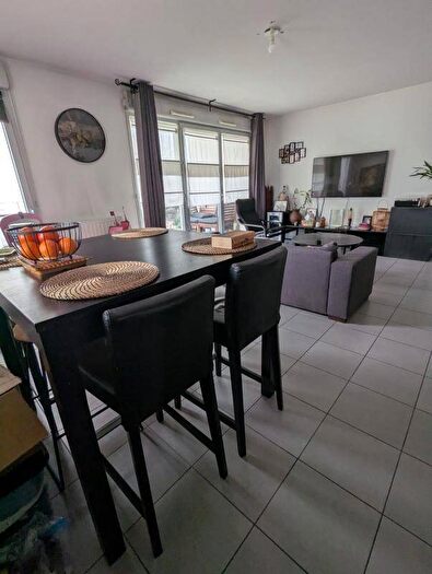 Appartement à louer - Vaulx-en-Velin - 3 pièces - 2 chambres