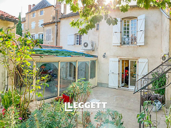 Maison à vendre - Montmorillon - 7 pièces - 5 chambres