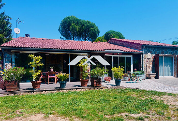 Maison 5 pièces à vendre à Meyrannes