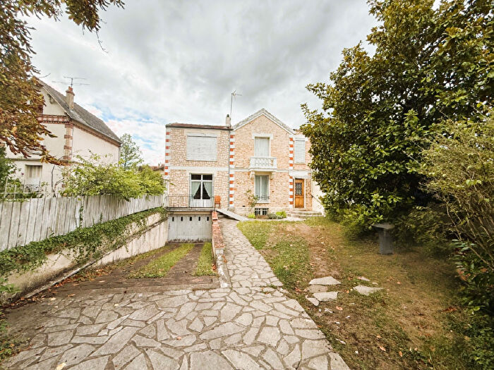 Maison à vendre - Melun, Rive de Seine, Sud - 8 pièces - 5 chambres