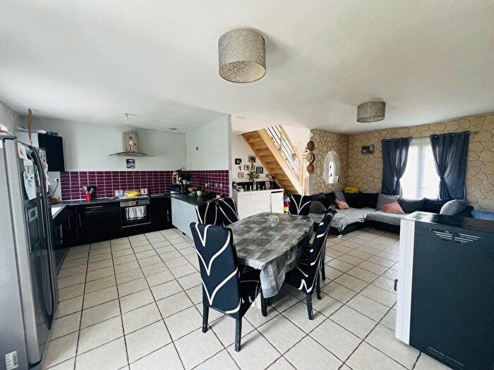 Maison à vendre - Crisolles - 9 pièces - 6 chambres