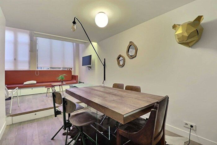 Appartement à louer - Enfants Rouges, Paris ème arrondissement - 2 pièces - 2 chambres