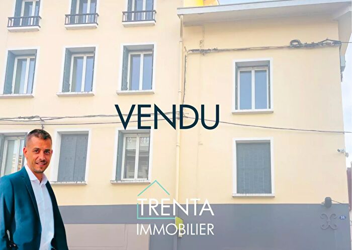 Appartement à vendre - Voiron, Centre-ville, Gare - 3 pièces - 2 chambres