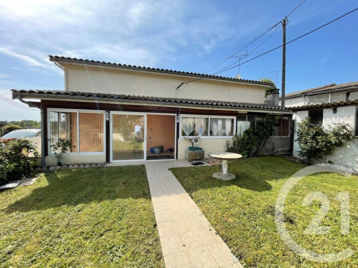 Maison à vendre - Saint-Martin-de-Coux - 7 pièces - 3 chambres