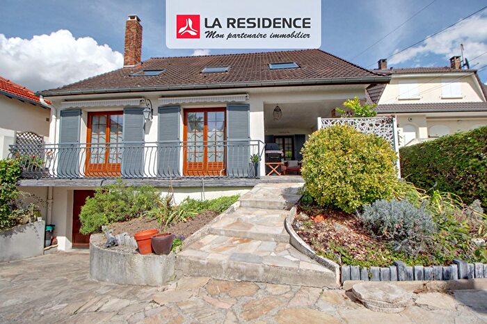 Maison à vendre - Les Clayes-sous-Bois, Centre-ville - 7 pièces - 5 chambres