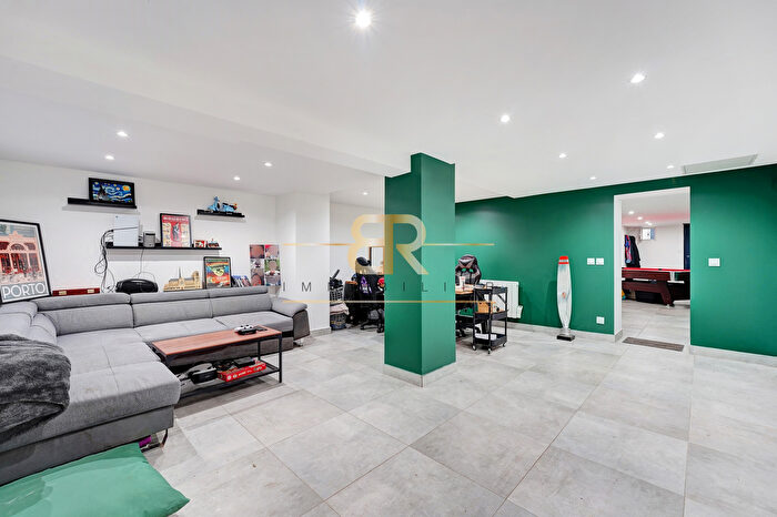 Maison à vendre - Villejuif, Haute-Buyères, Esselières - 10 pièces - 8 chambres