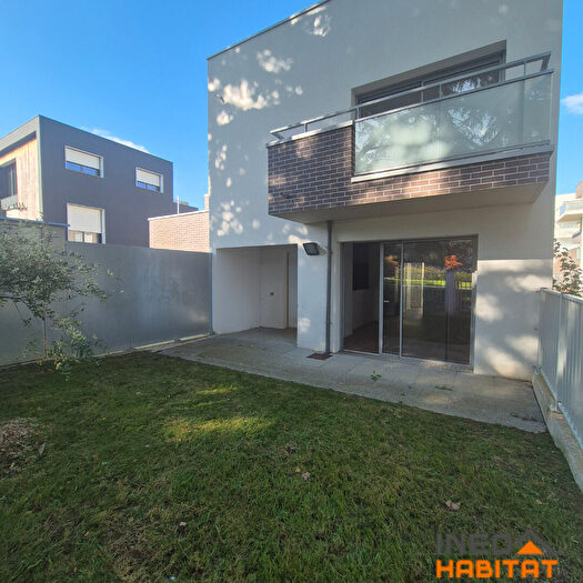 Maison à louer - Quartiers Nord-Est, Maurepas - 4 pièces - 3 chambres