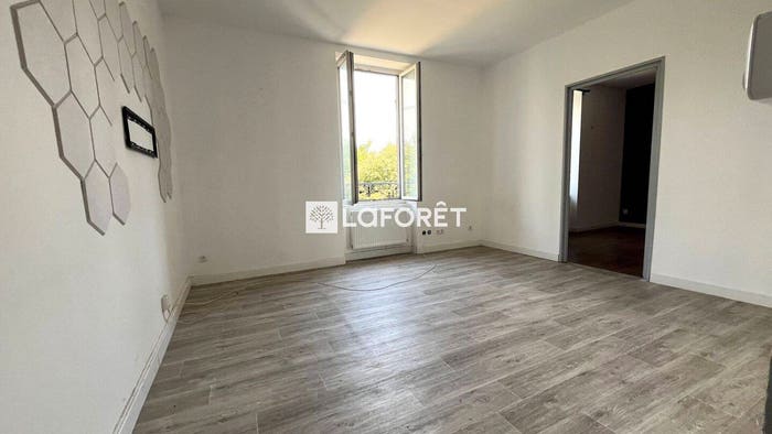 Sud, Beaumont-sur-Oise : Appartement 6 pièces à louer