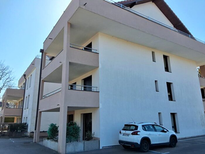 Appartement à louer - Rumilly, Rives du Chéran, Sud - 2 pièces - 1 chambre