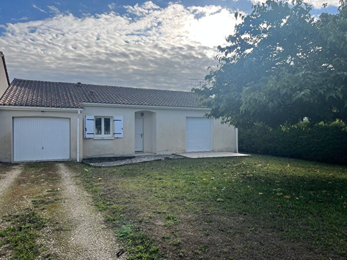 Maison 5 pièces à Hiersac, à louer