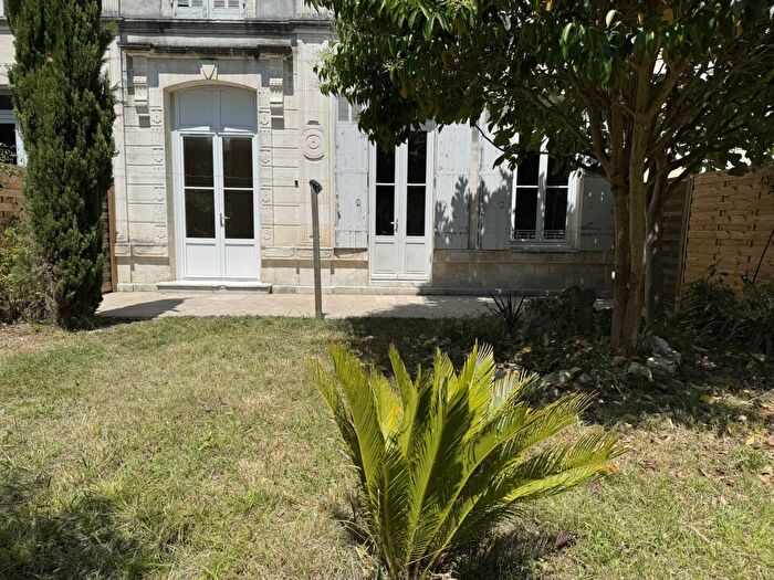 Appartement à louer - Saint-Jean-dAngély - 2 pièces - 1 chambre