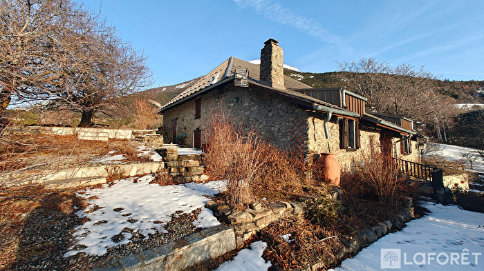 Maison à vendre - Saint-André-dEmbrun - 5 pièces - 4 chambres