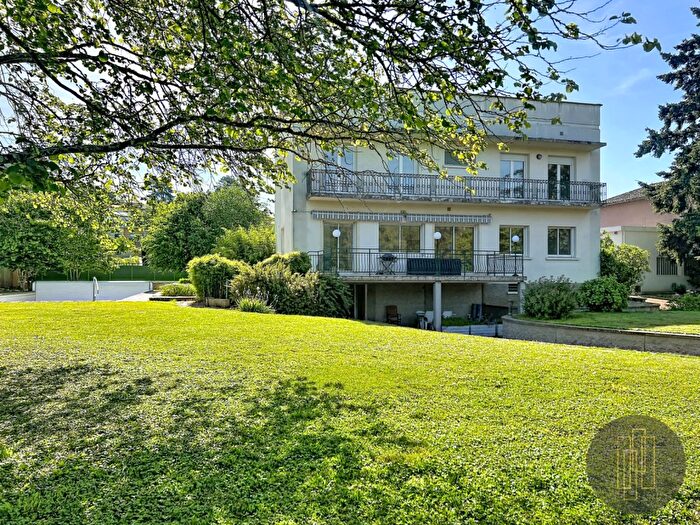 Maison 8 pièces à Montmerle-sur-Saône, à vendre