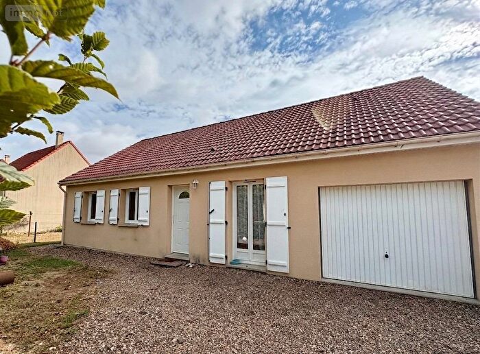 Maison 4 pièces à Voves, à vendre