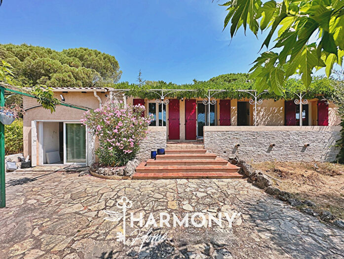 Maison à vendre - Roquebrune-sur-Argens, La Bouverie - 4 pièces - 2 chambres